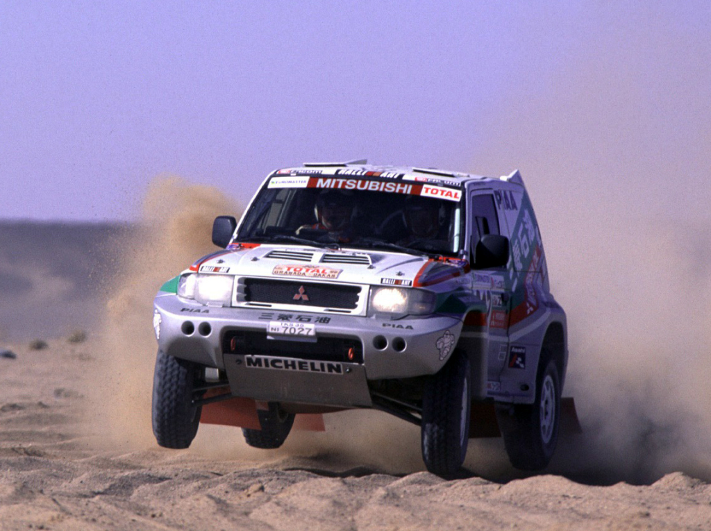 Pajero Finds the End of the Track | ViaRETRO
