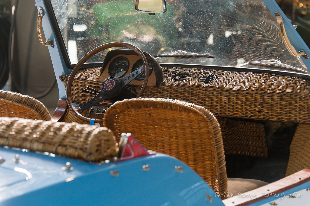 Beach Car Wicker | ViaRETRO