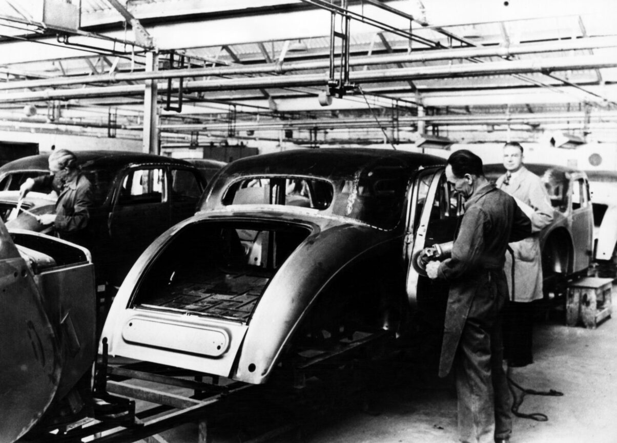 Riley factory, 1948 | ViaRETRO