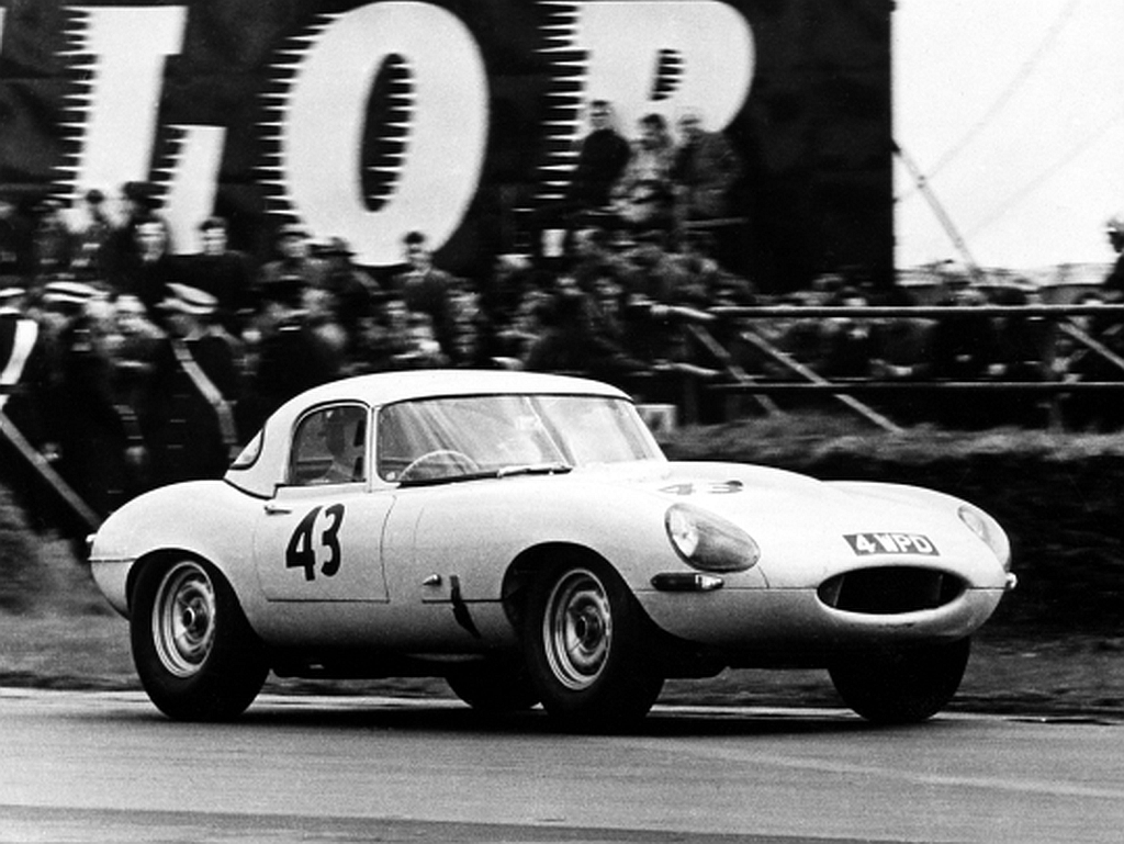 Jaguar E-Type pressed racing wheels | ViaRETRO