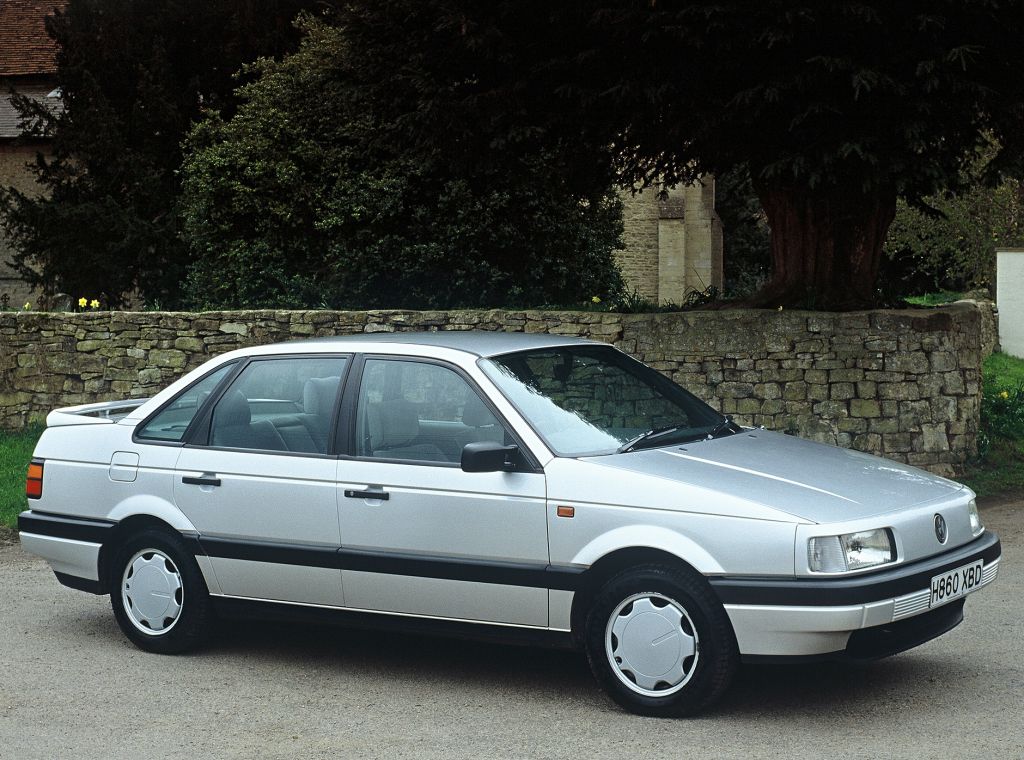 Volkswagen Passat Sedan 1988-93 | ViaRETRO