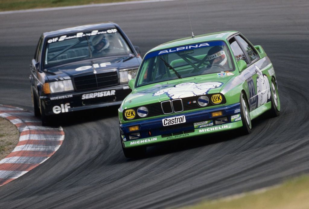 Visual Sunday: The Pinnacle of Touring Car Racing | ViaRETRO