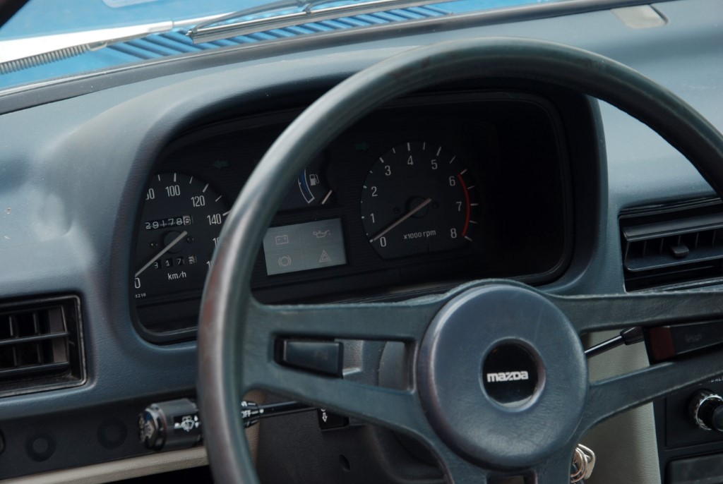 Mazda 626 Coupe BLUE DSC_1326 | ViaRETRO